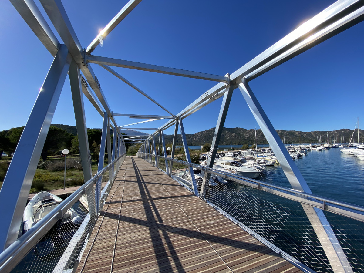 Aluminium, the material for your bridges and footbridges